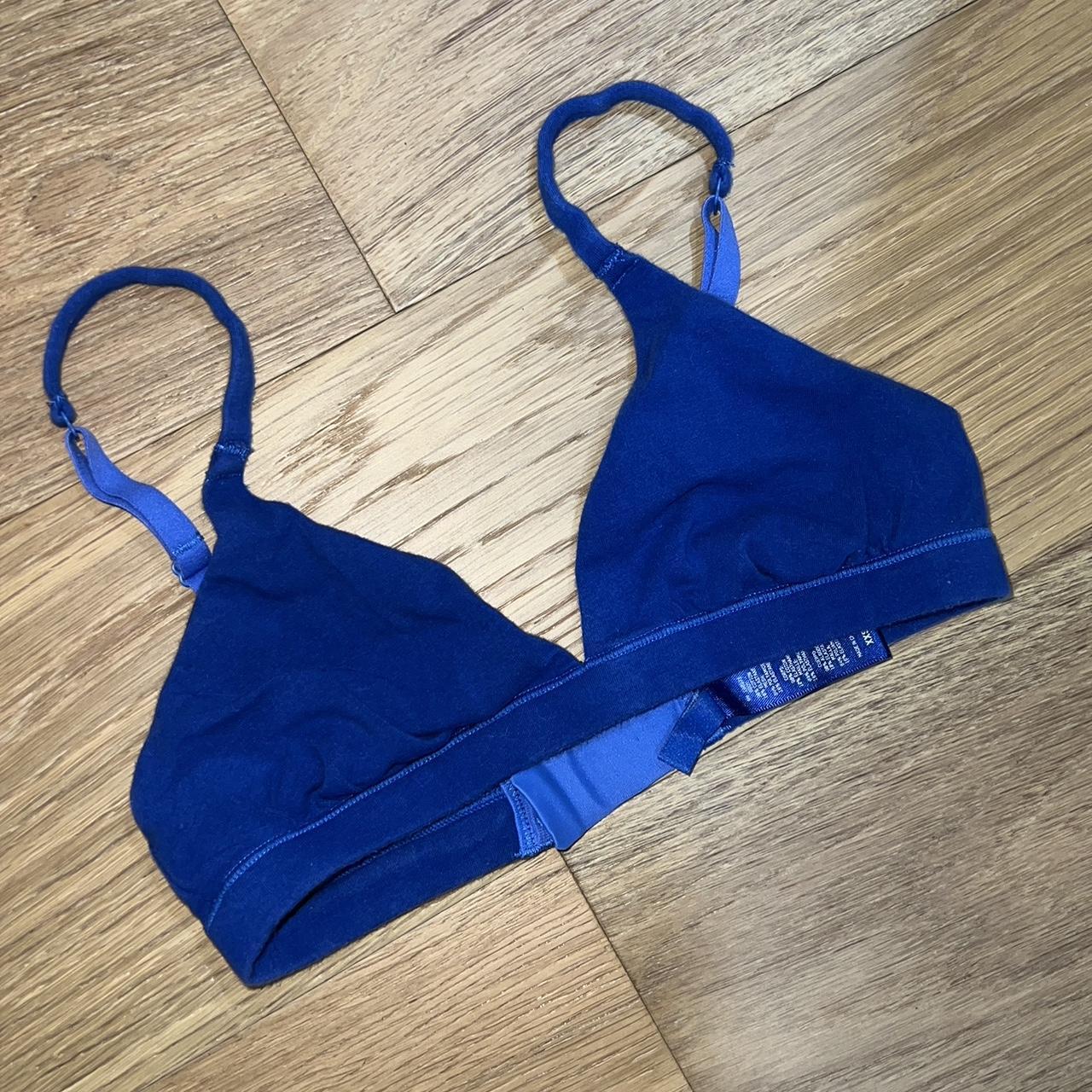 skims bra too small on me - Depop