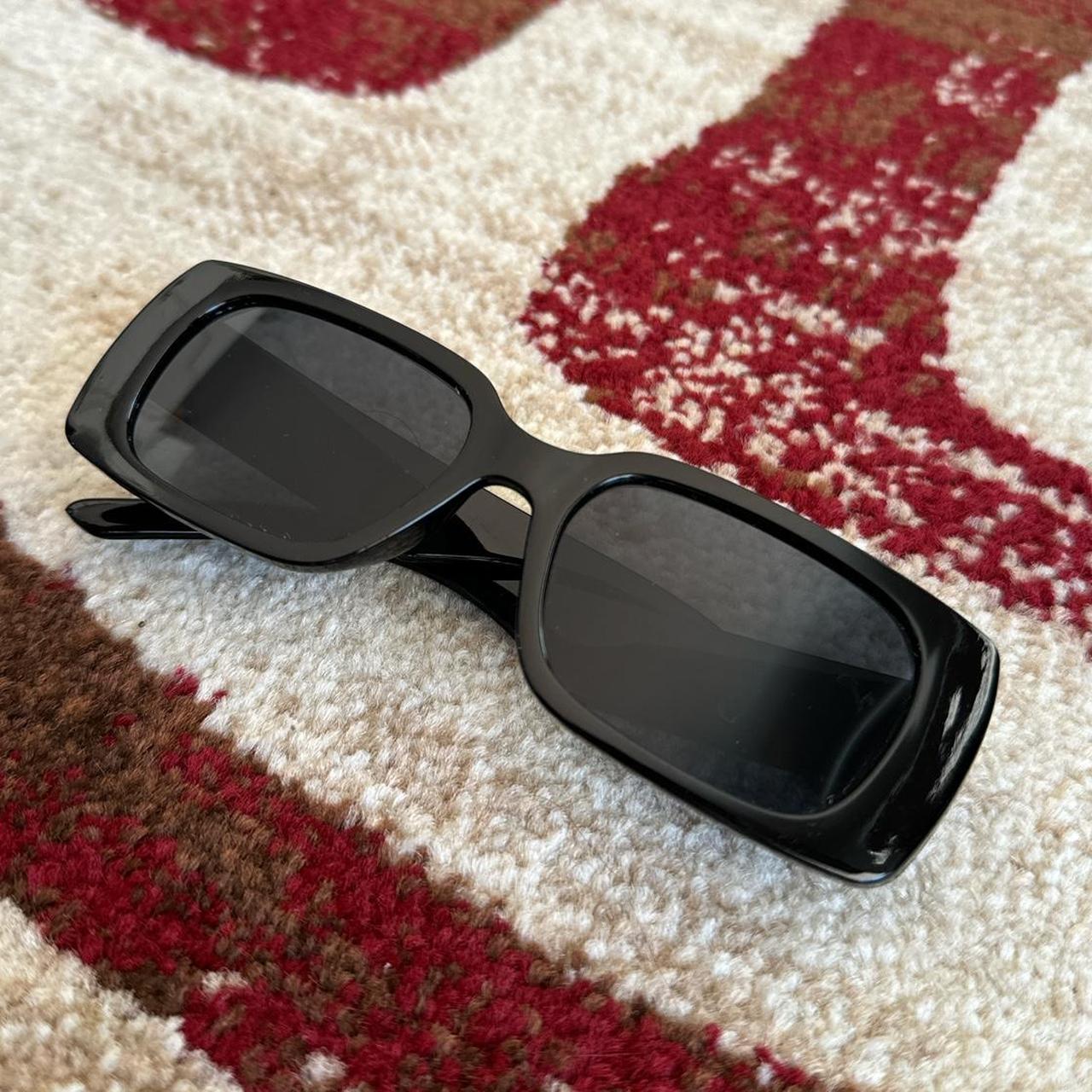 chic square sunglasses 💋 • your new go to pair of... - Depop