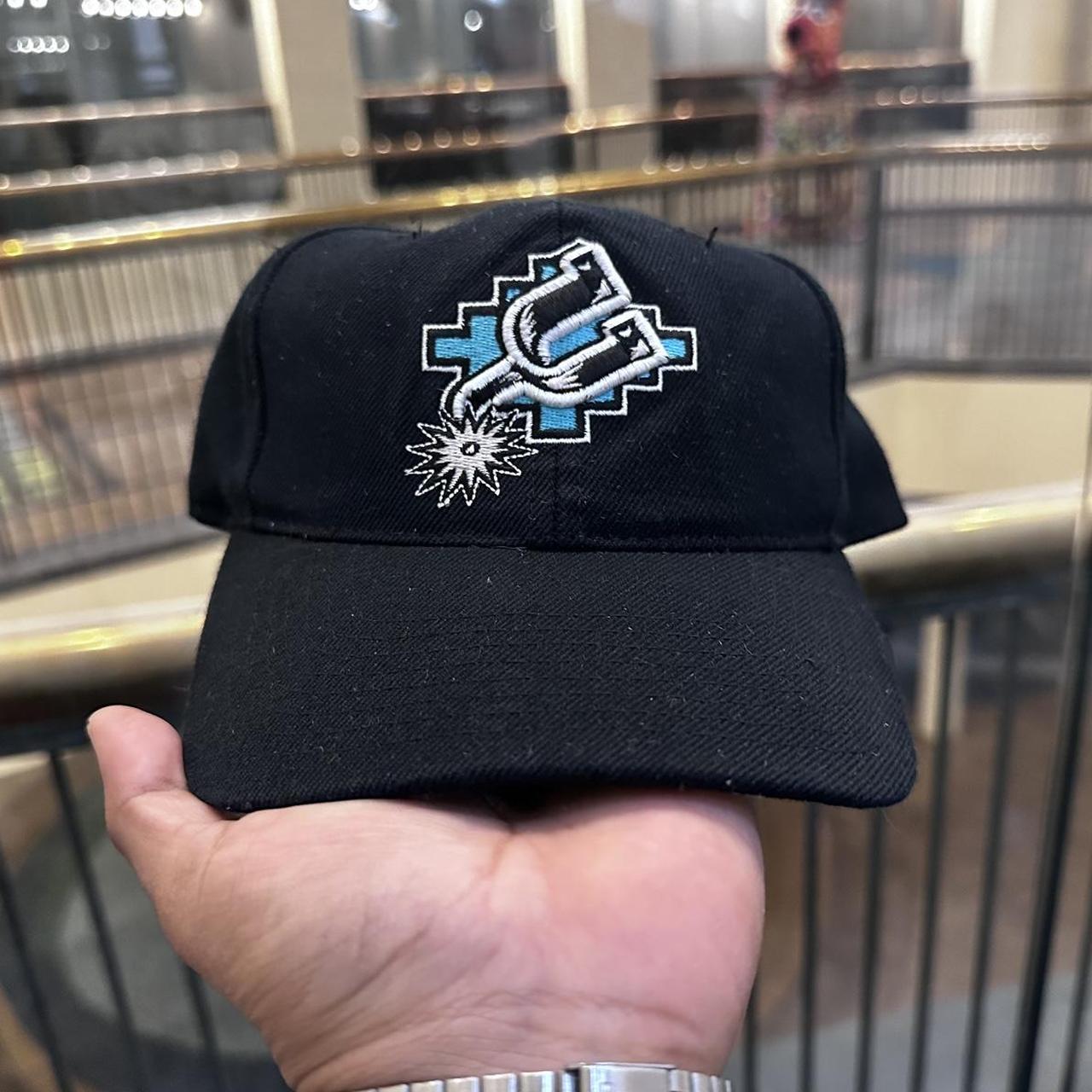 Spurs 90s Snap back, no flaws, one size fits all.... - Depop