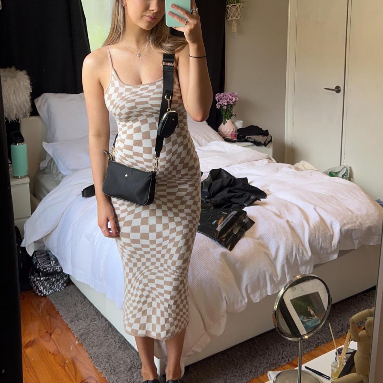 Perfect Stranger knit dress Size 8 Only worn twice - Depop