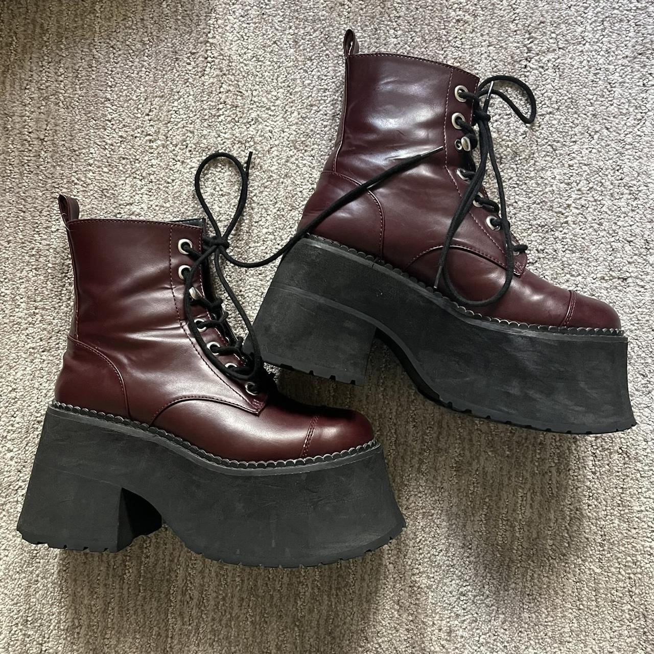 Current Mood Women's Burgundy Boots | Depop