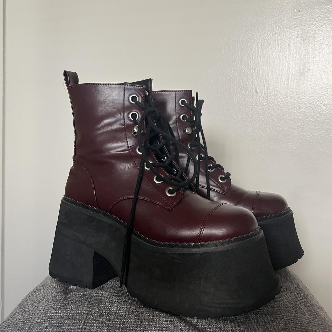 Current Mood Women's Burgundy Boots | Depop