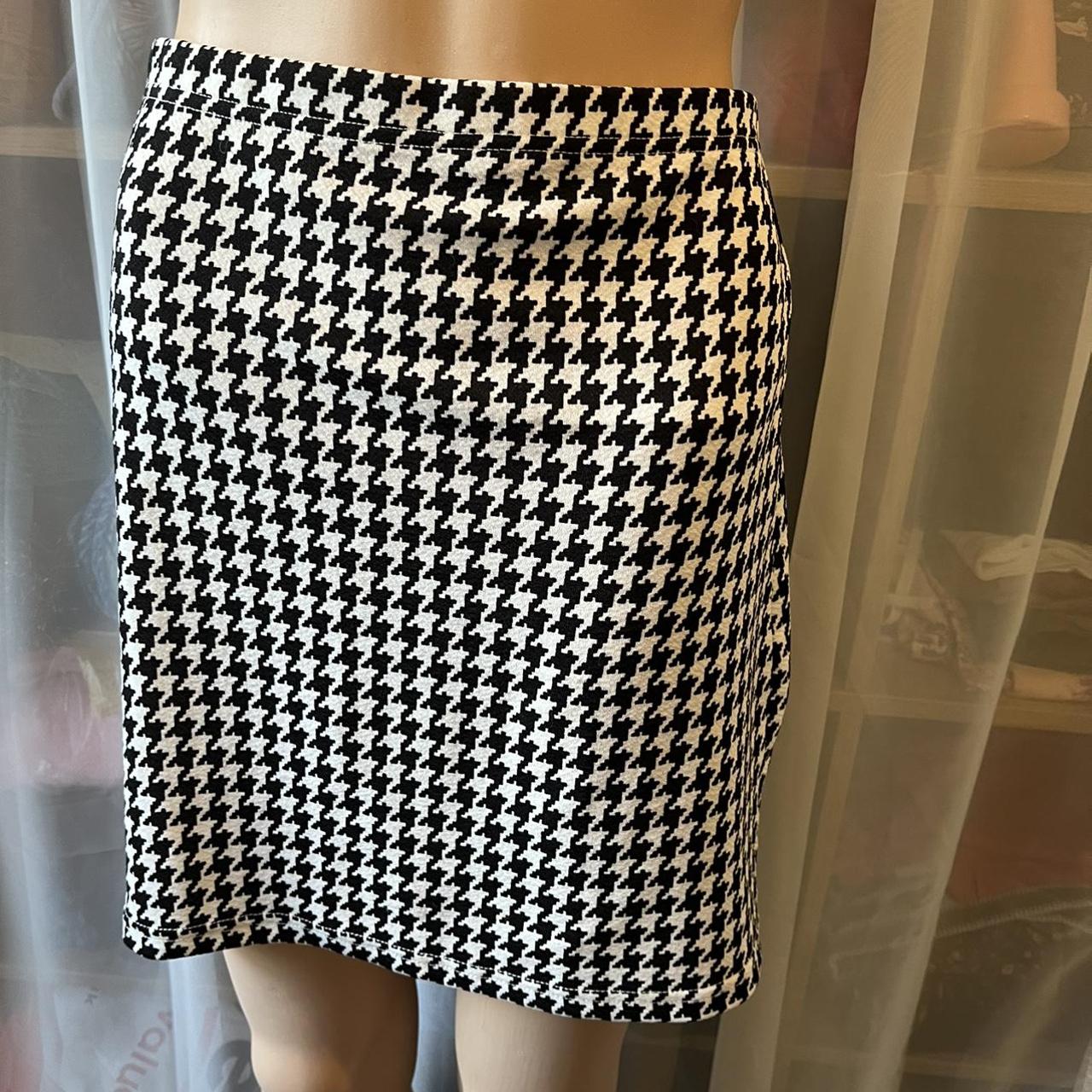 SHEIN bill/white check skirt size... - Depop