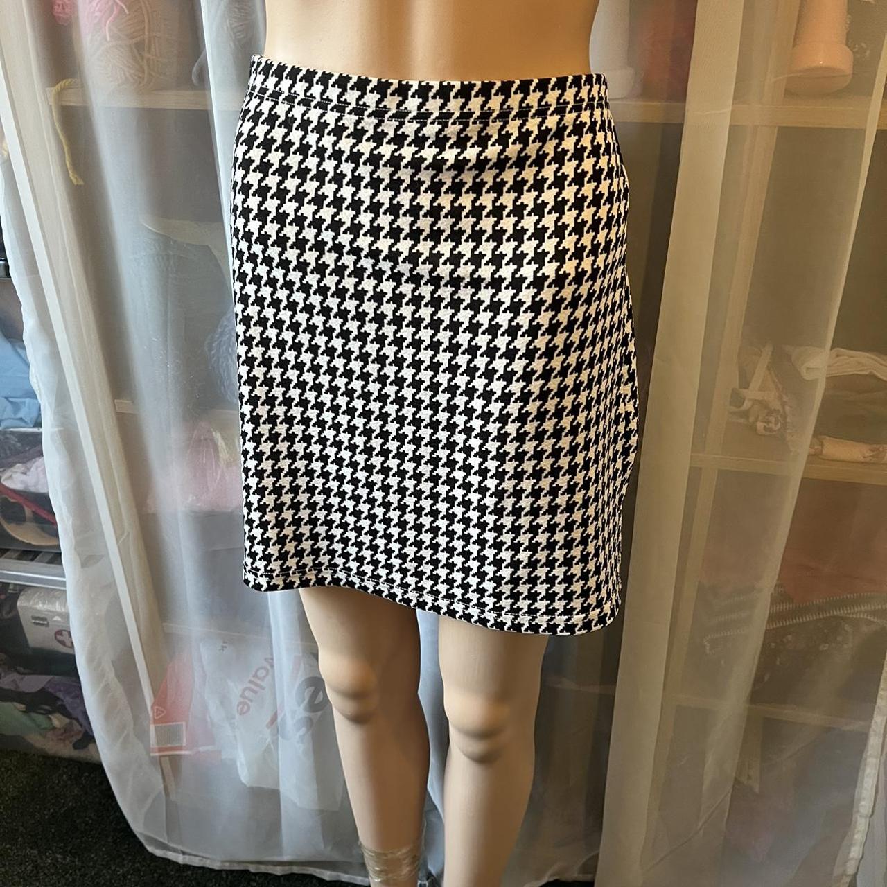 SHEIN bill/white check skirt size... - Depop