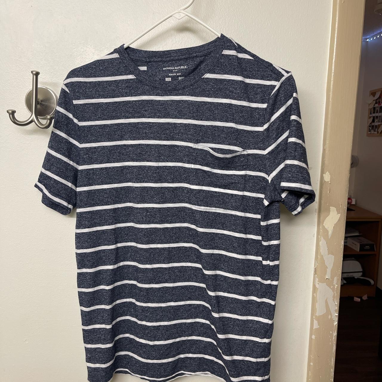 Banana Republic Men's T-shirt | Depop