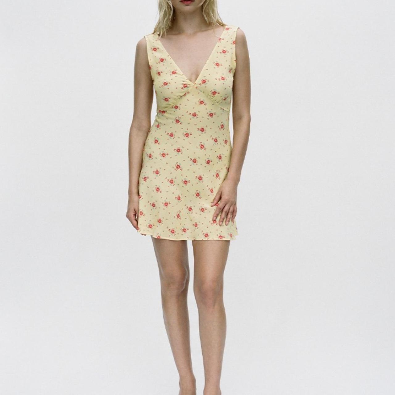 Adorable realisation par dress. Originally $190 - Depop