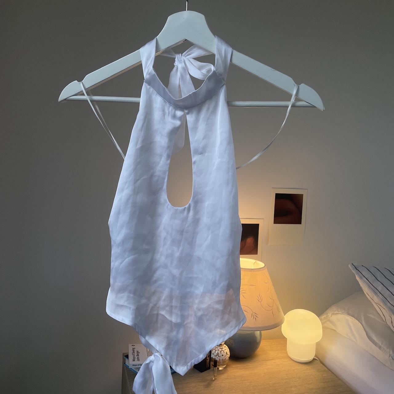 White backless high neck tie up top from Glassons 🤍 - Depop