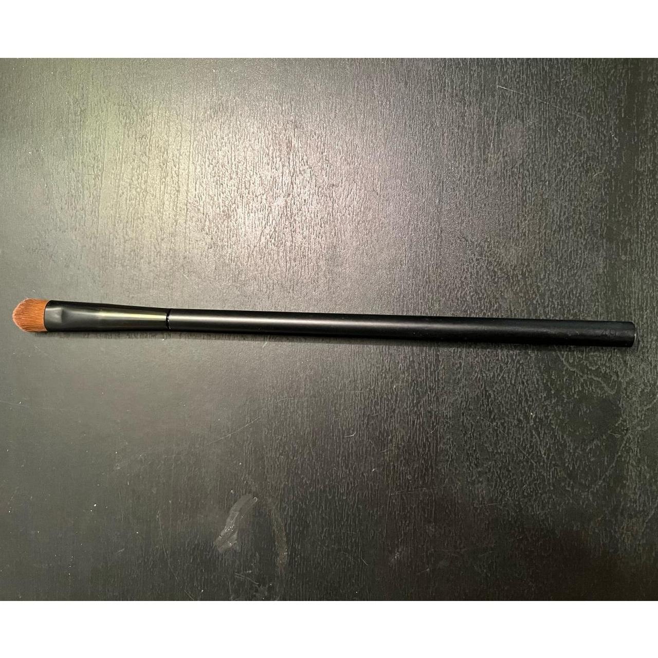 NARS # 49 Wet/Dry Eyeshadow Brush -An expertly... - Depop