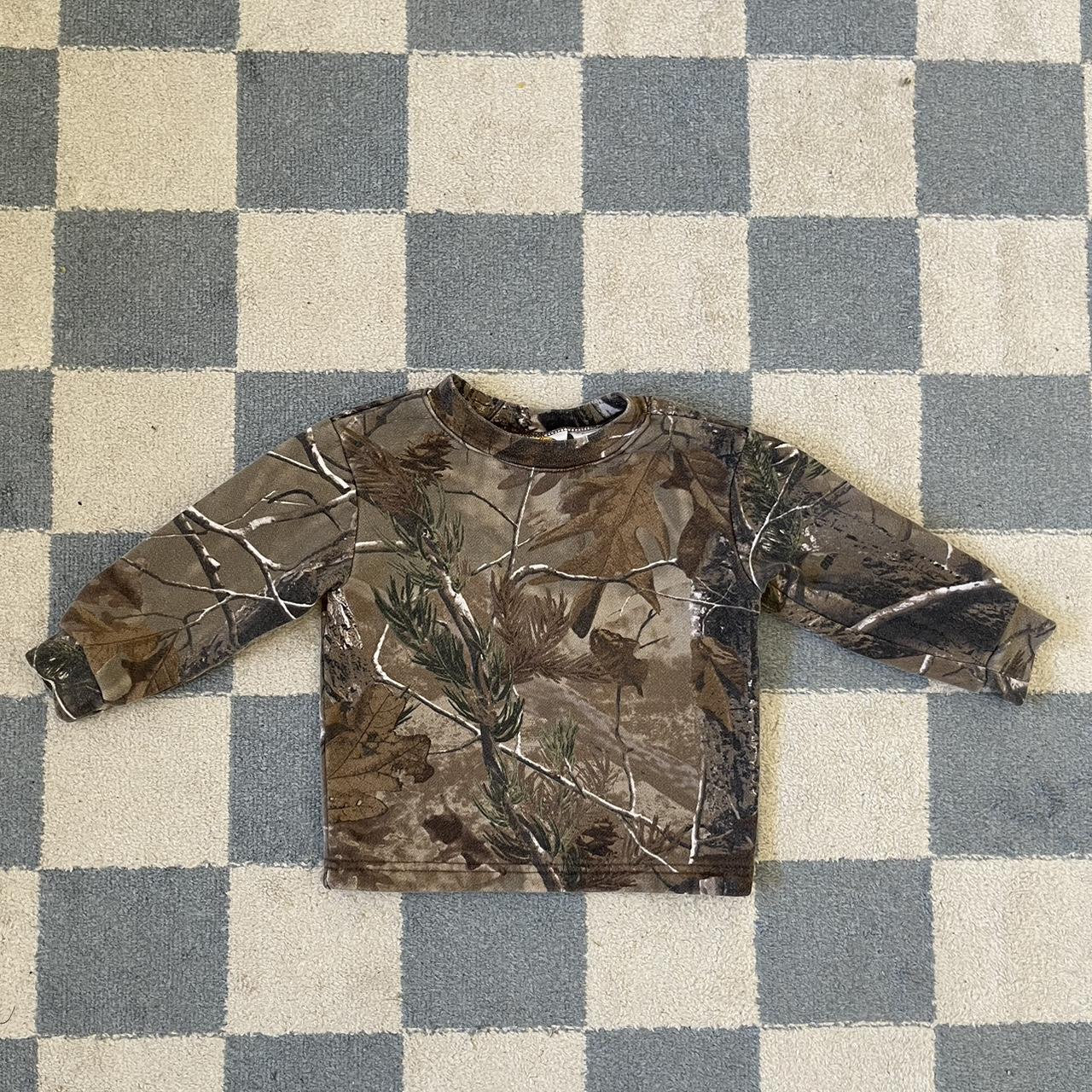 Realtree Camo Pullover tagged 2t, looks to best fit... - Depop