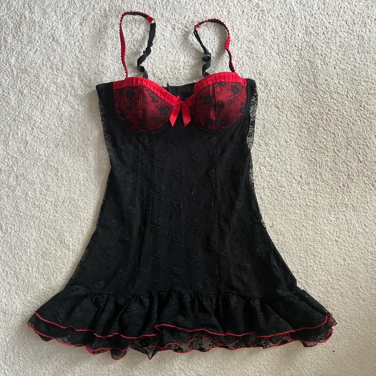 Women's Black and Red Top | Depop