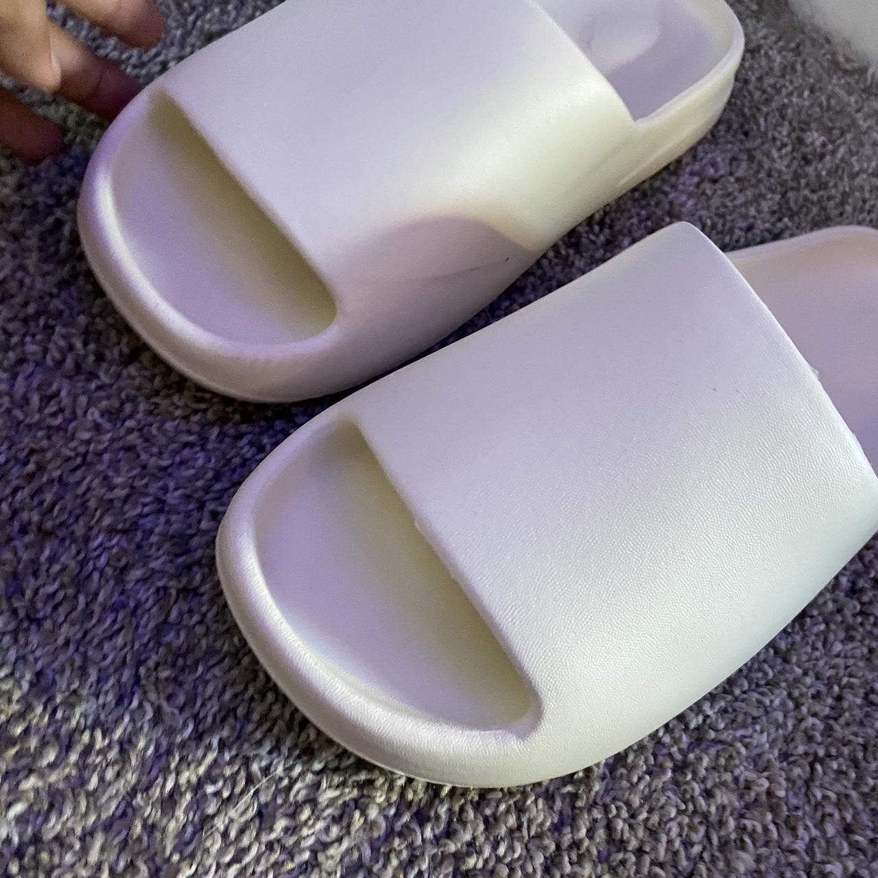 Yeezys slides - Depop