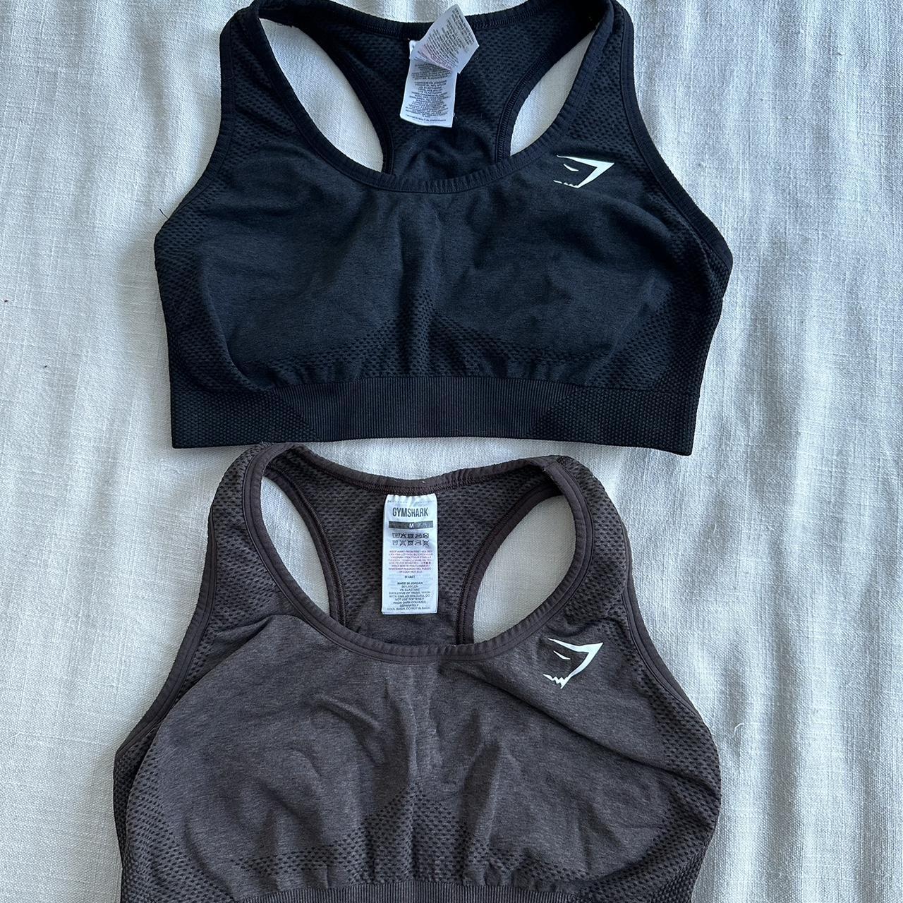 Women’s M gym shark sports bras - Depop