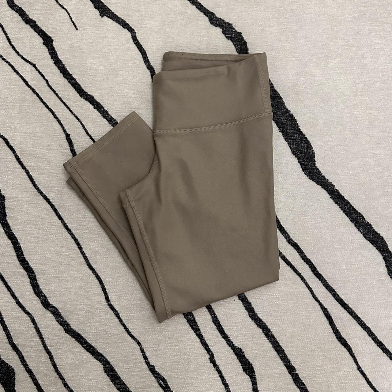 Alo Capri Leggings - Depop
