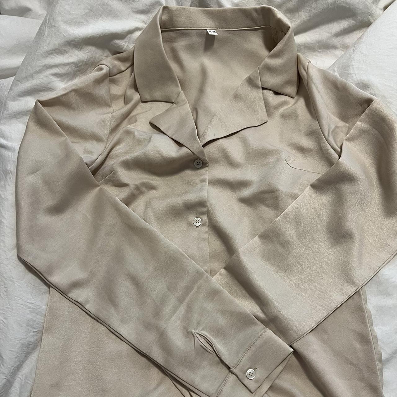 cute button up collared shirt ⭐️ size- xs - Depop