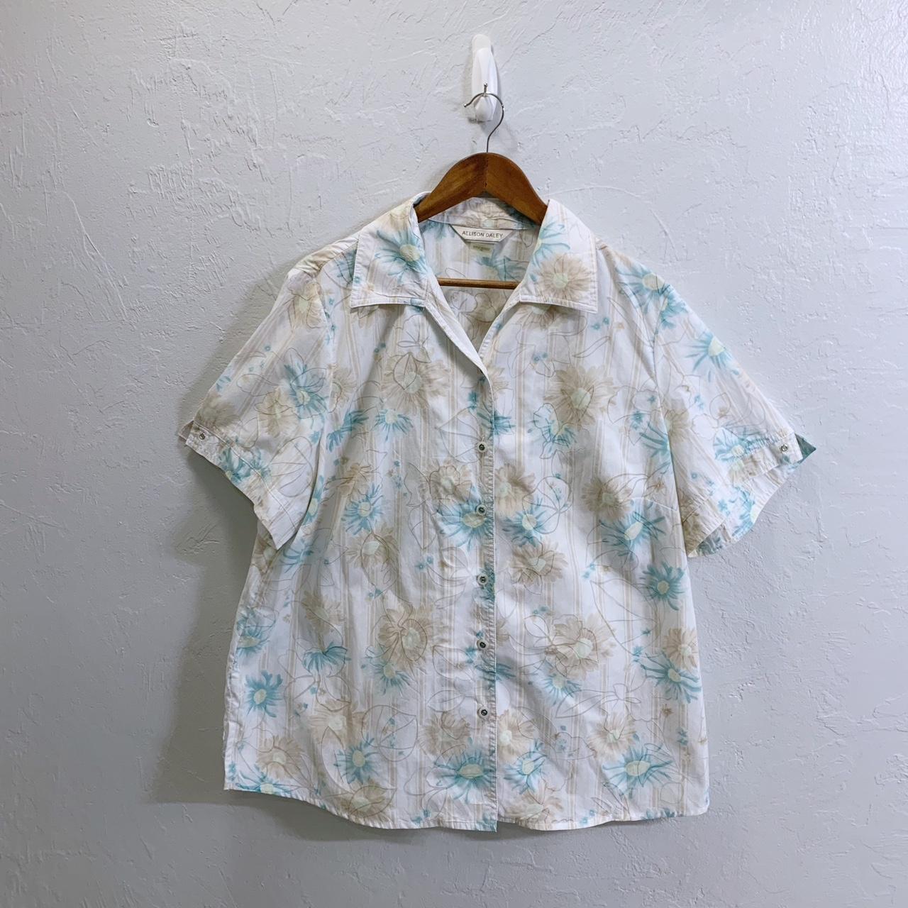 Allison Daley Top Hawaiian SZ 16 Blue Floral Print... - Depop
