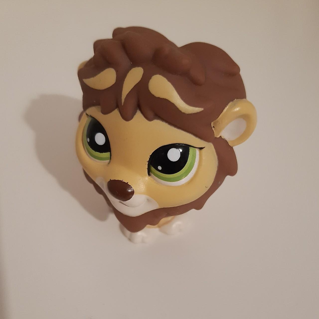 Littlest pet shop lion spotlight circus set (1874).... - Depop