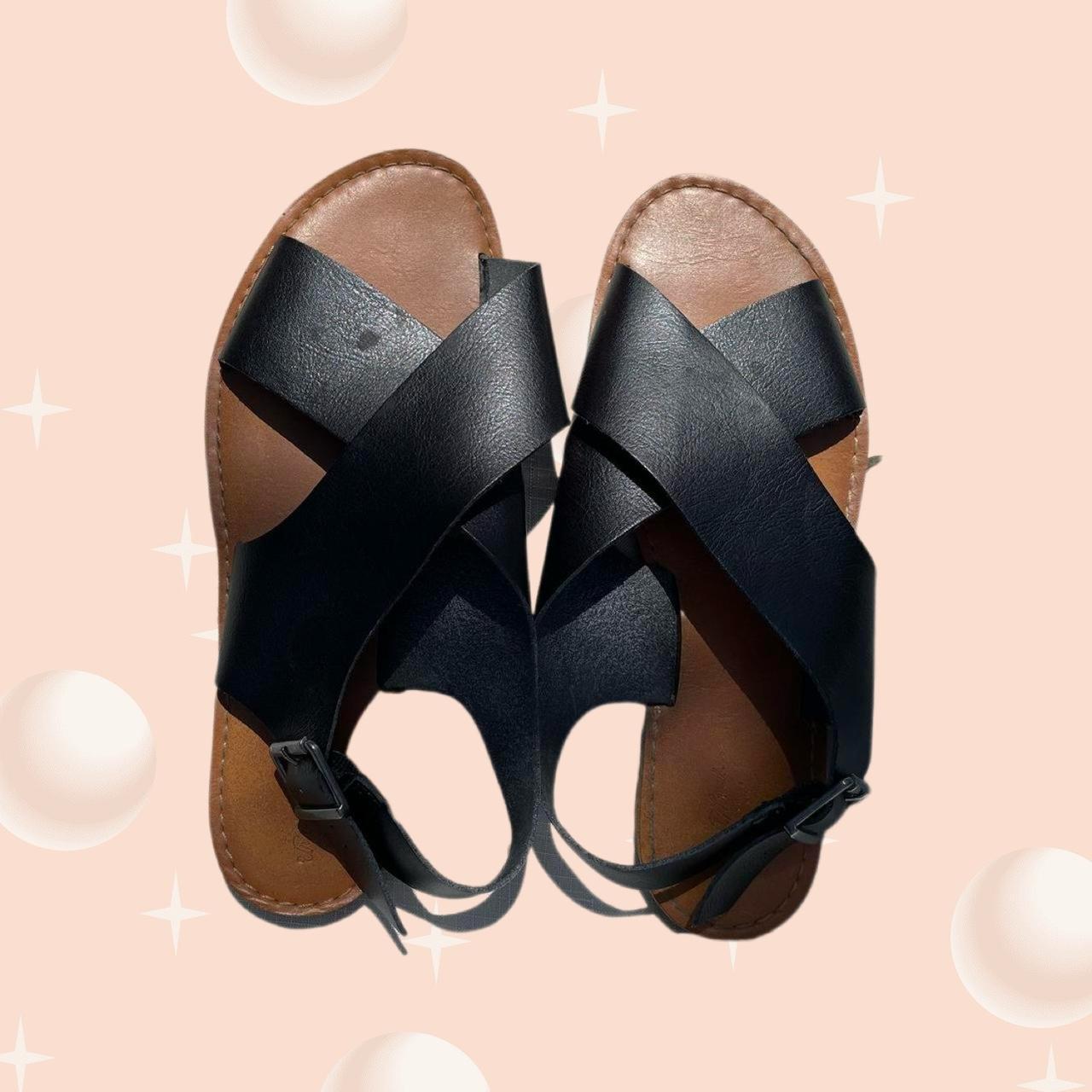 Universal Threads Black and tan sandals with... | Depop