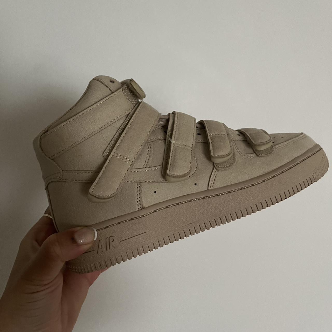 Nike Women's Cream Trainers | Depop