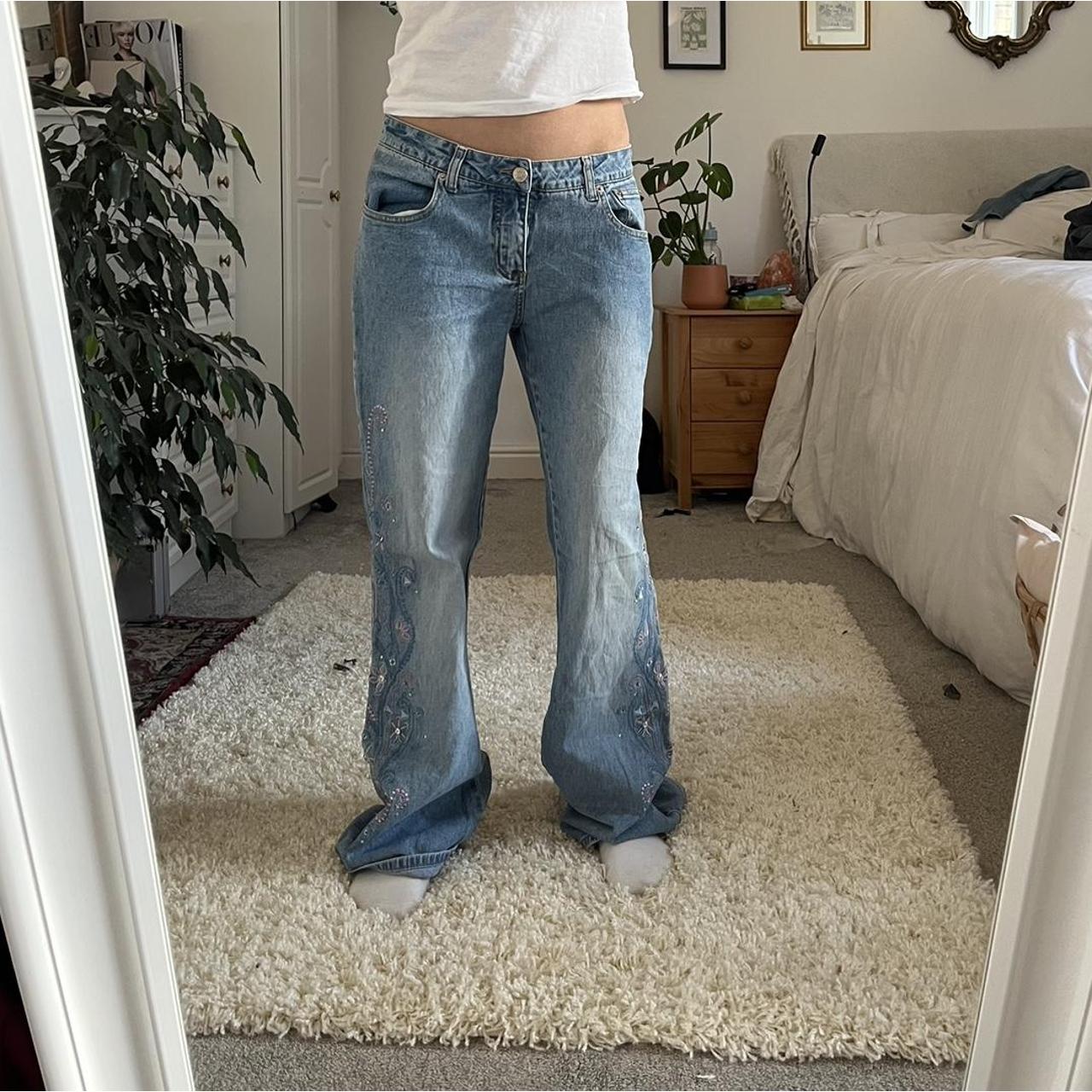 The cutest vintage 2000s jeans Such cool detailing... - Depop