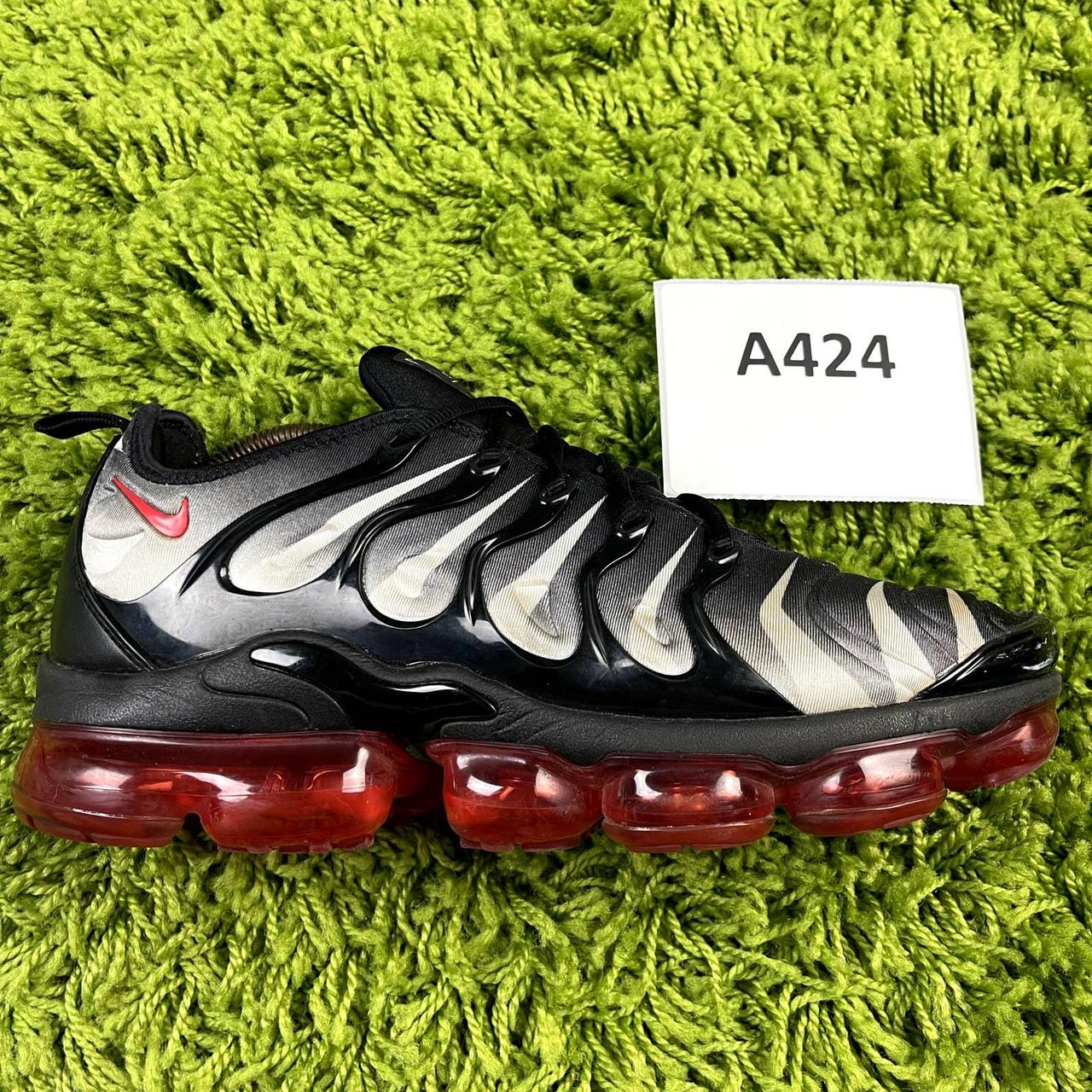 Nike Men's Black and Red Trainers | Depop