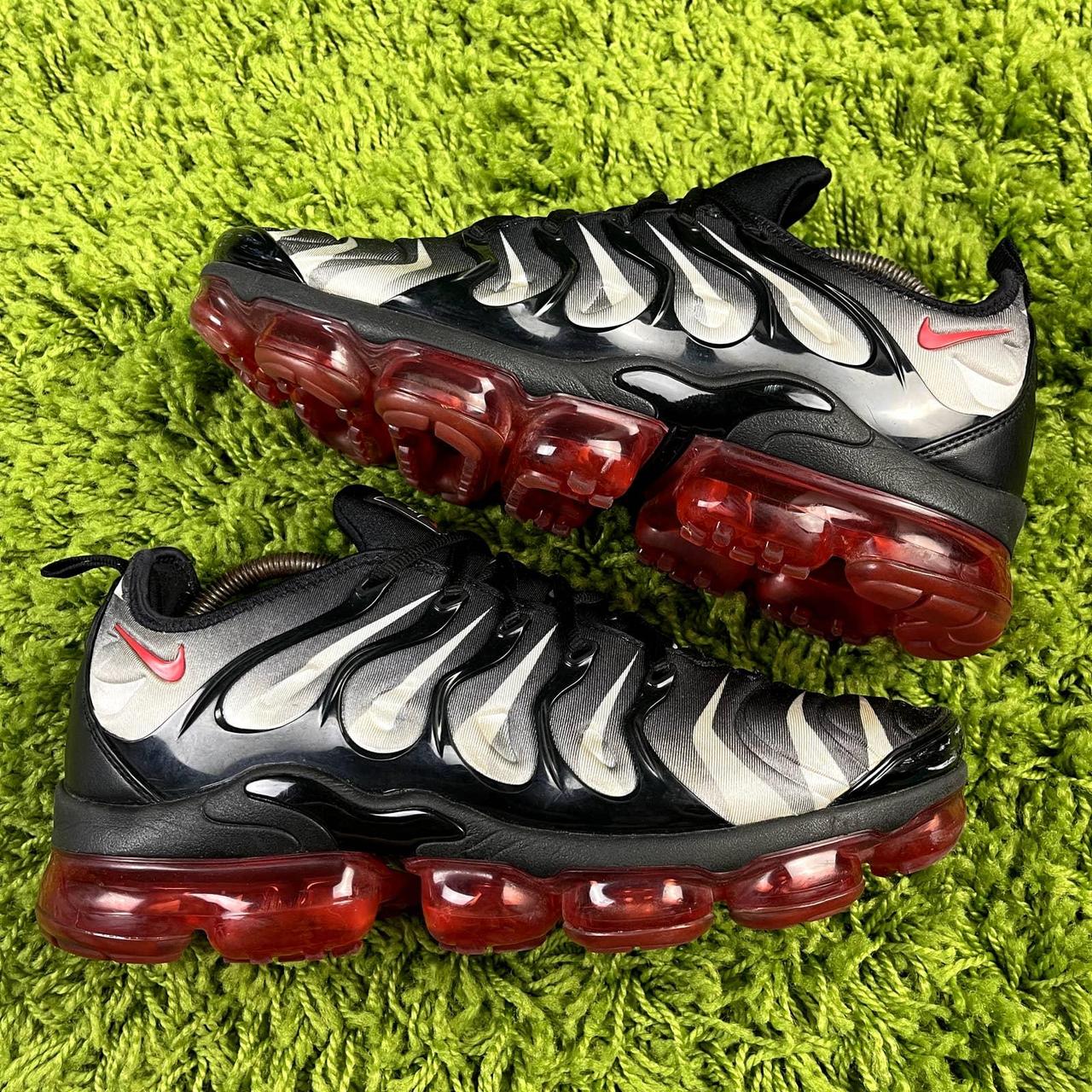 Nike Men's Black and Red Trainers | Depop