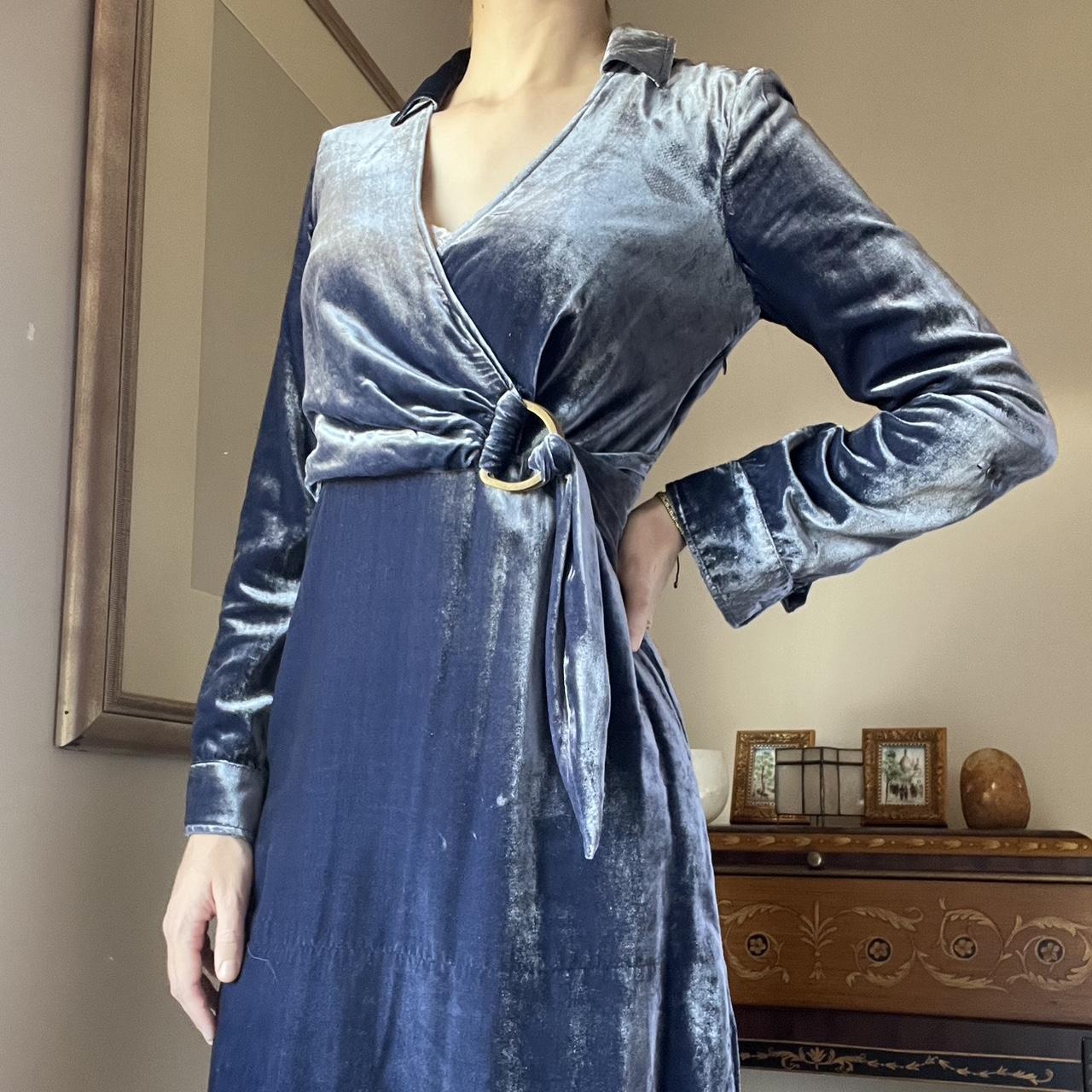 Velvet blue dress with zipper on the side - Depop