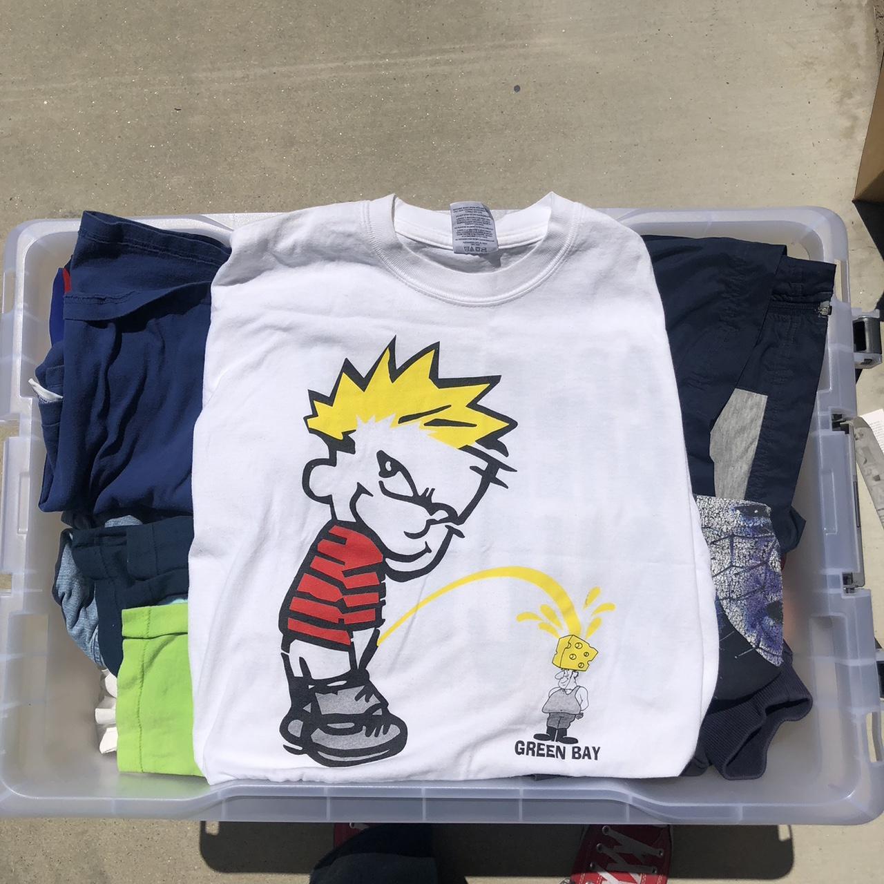 VINTAGE CALVIN PEEING ON GREEN BAY T-SHIRT !! XL (... - Depop