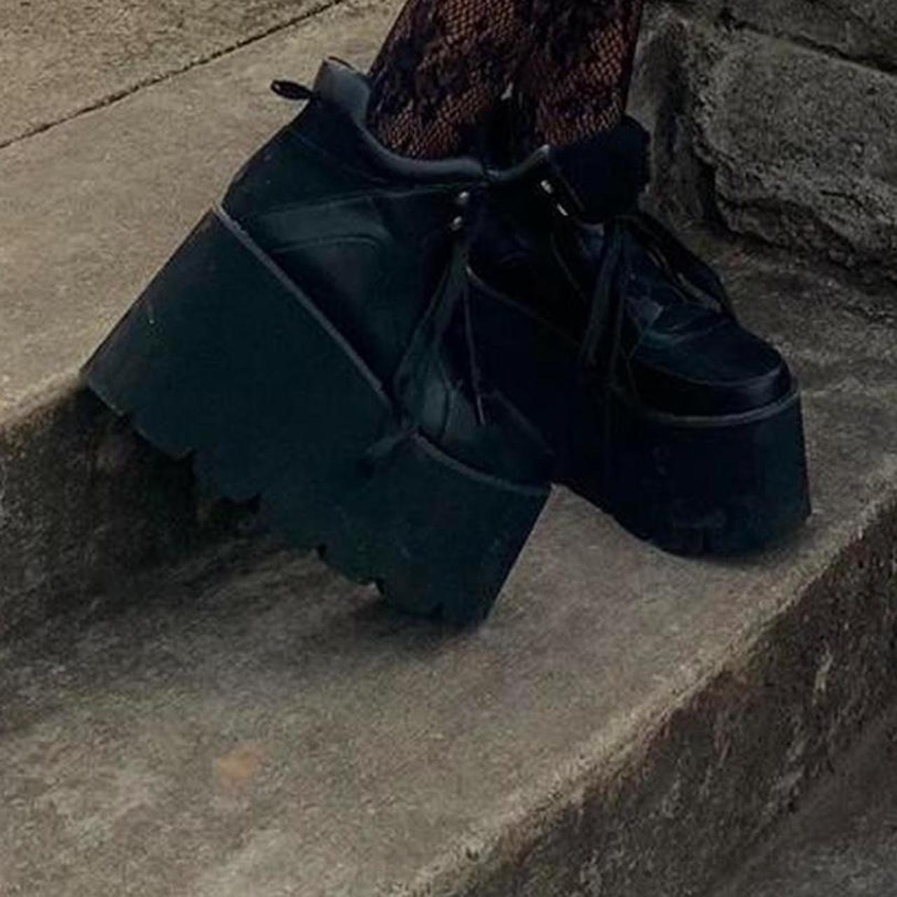 hot topic 5 inch platform shoes - Depop