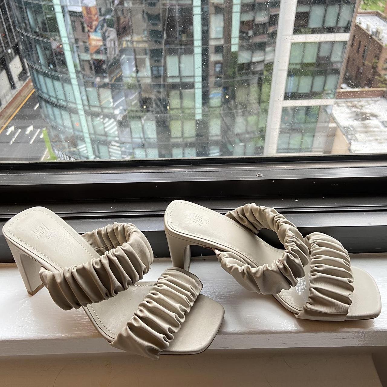 H&M Women's Tan and Cream Slides | Depop