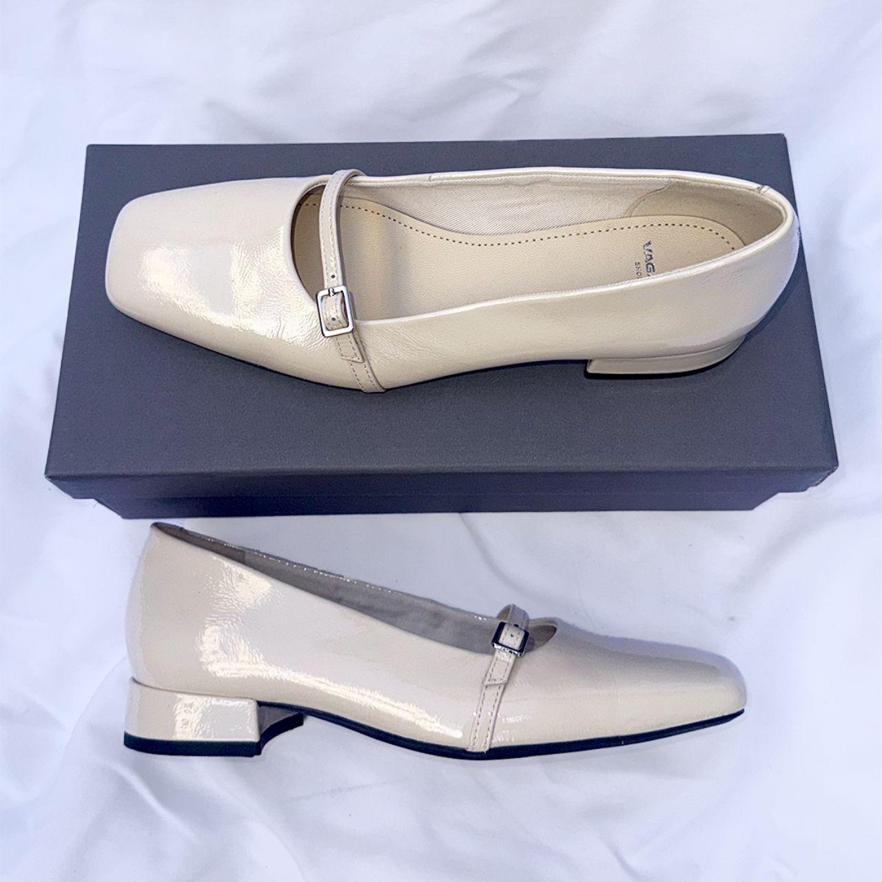 Vagabond Debbi Pumps in Cream, size 7 Brand new in... | Depop