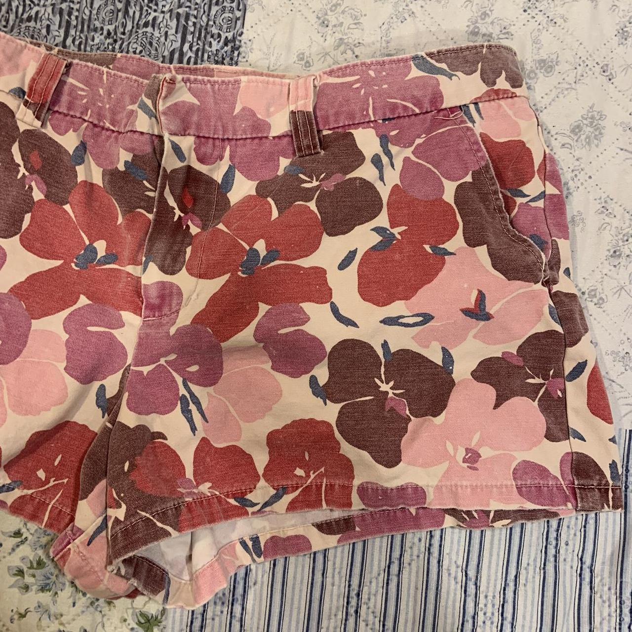 Adorable y2k american eagle floral mini shorts So... | Depop