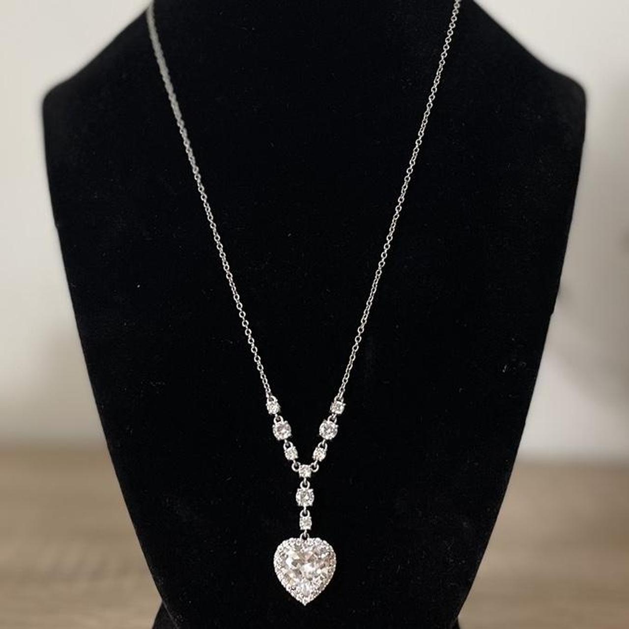 🤍SILVER RHINESTONE HEART NECKLACE🪽 -super shiney... - Depop