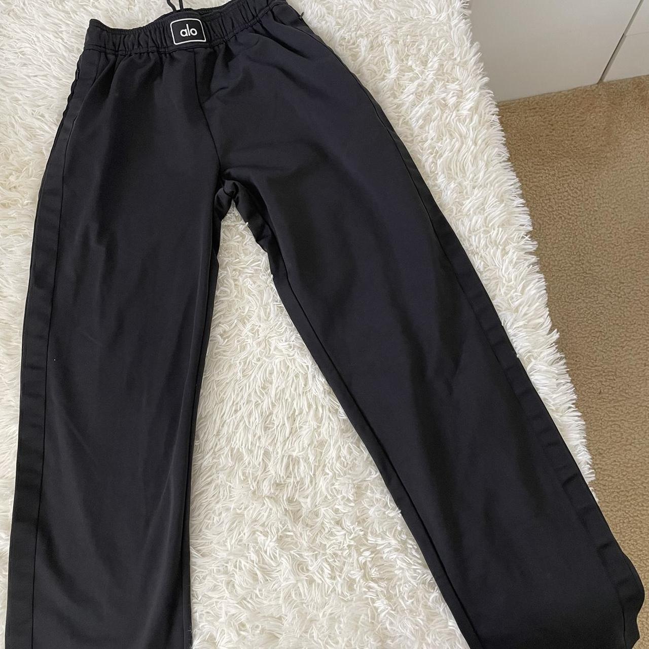 alo yoga prize winner pants size xs no flaws sold... - Depop