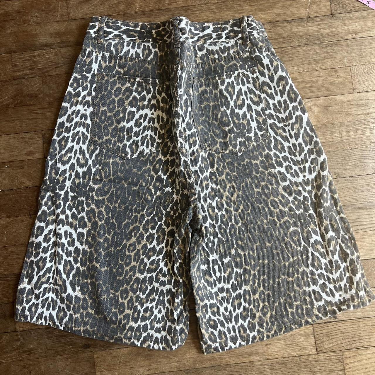 y2k/2000s long baggy leopard print jorts super... - Depop