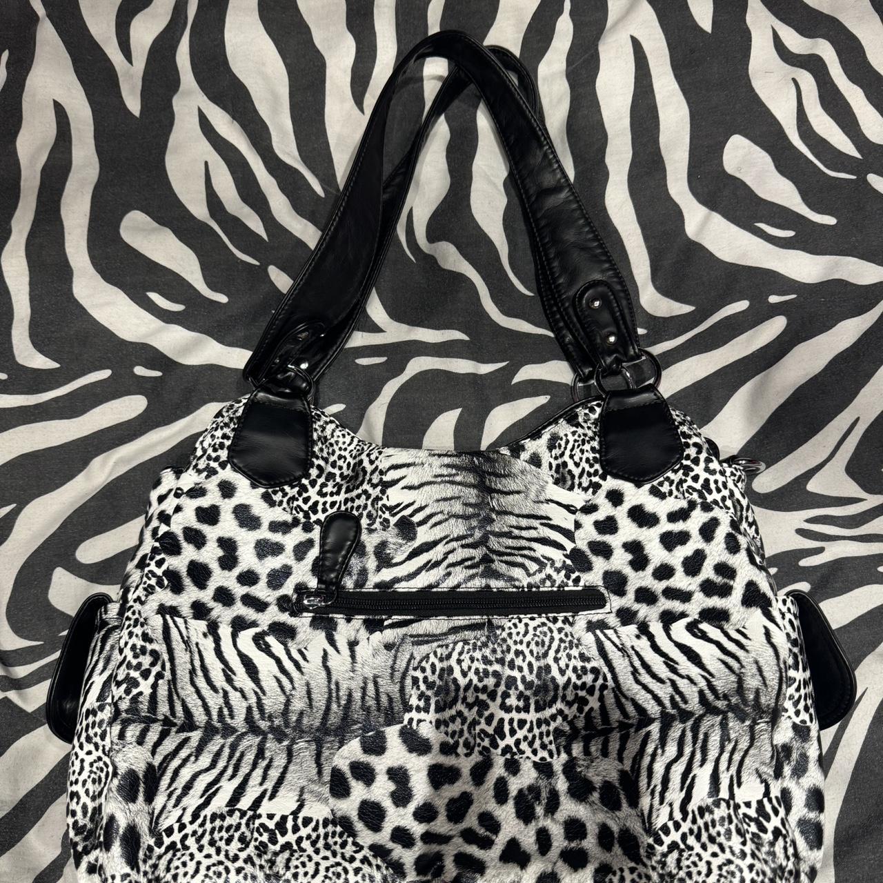 Stunning snow leopard print shoulder bag supper... - Depop
