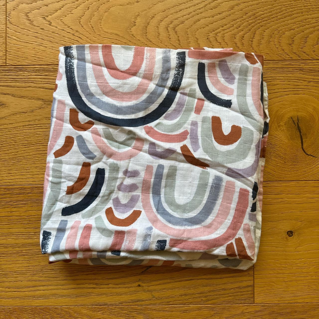 SNUGGLE HUNNY muslin wrap - Depop