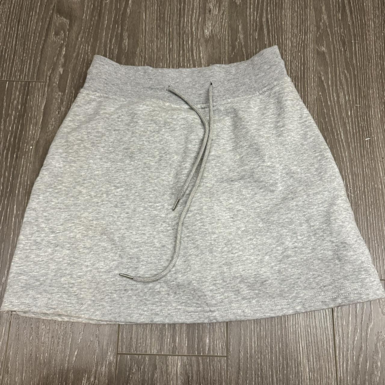 grey sweat skirt 🎀 doesn’t fit me, the material... - Depop