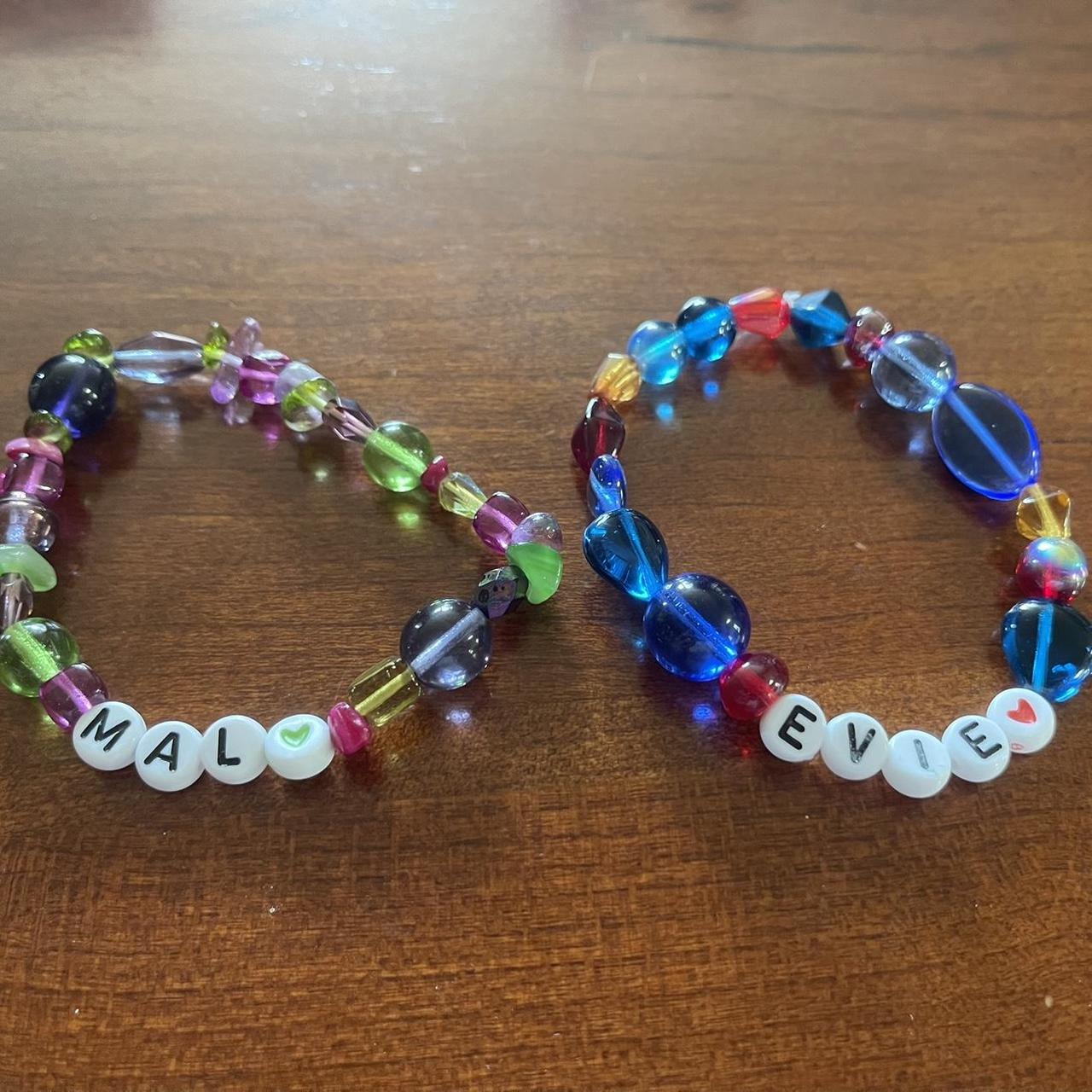 Descendants Mal and Evie friendship bracelets
