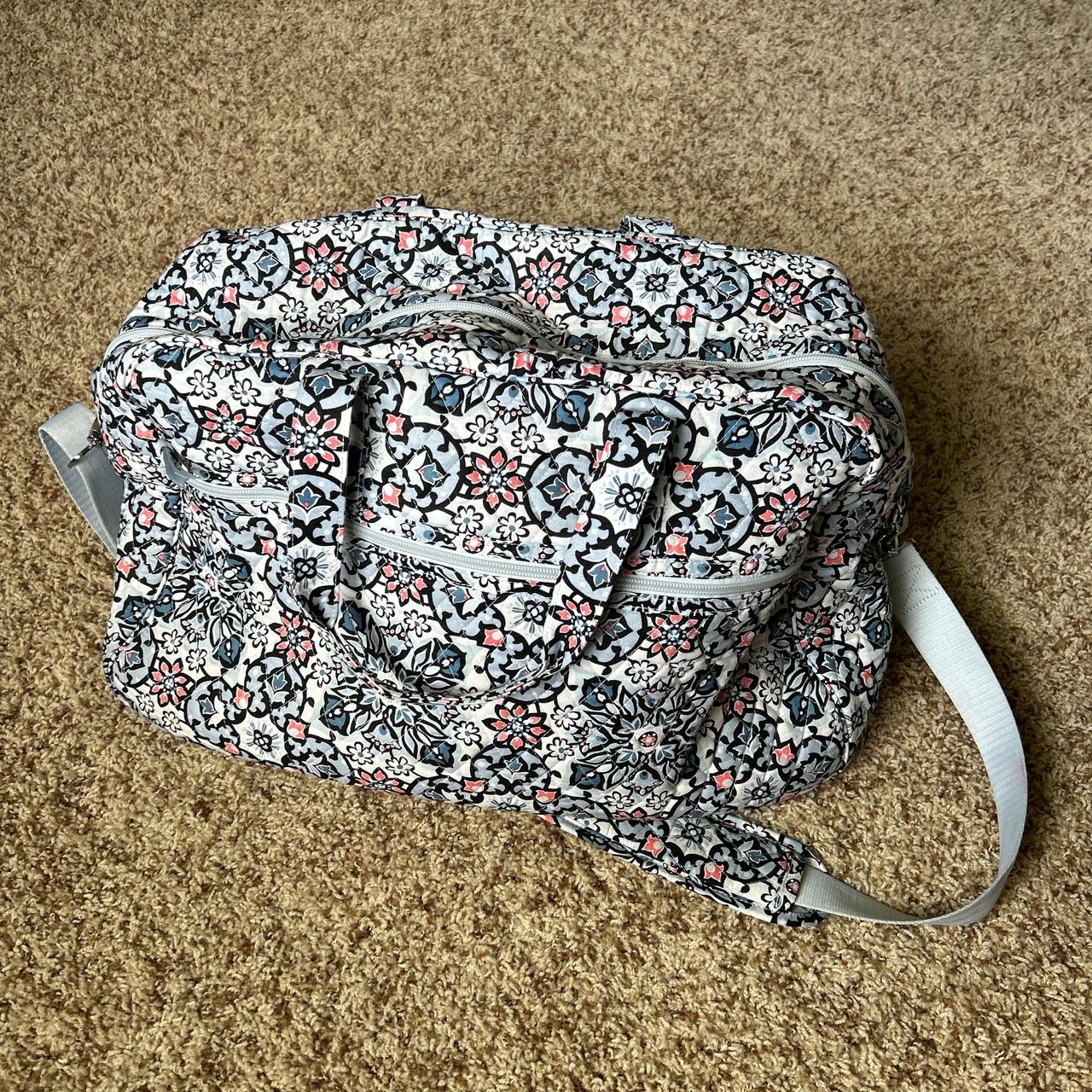 Vera Bradley duffle bag In great condition very... - Depop