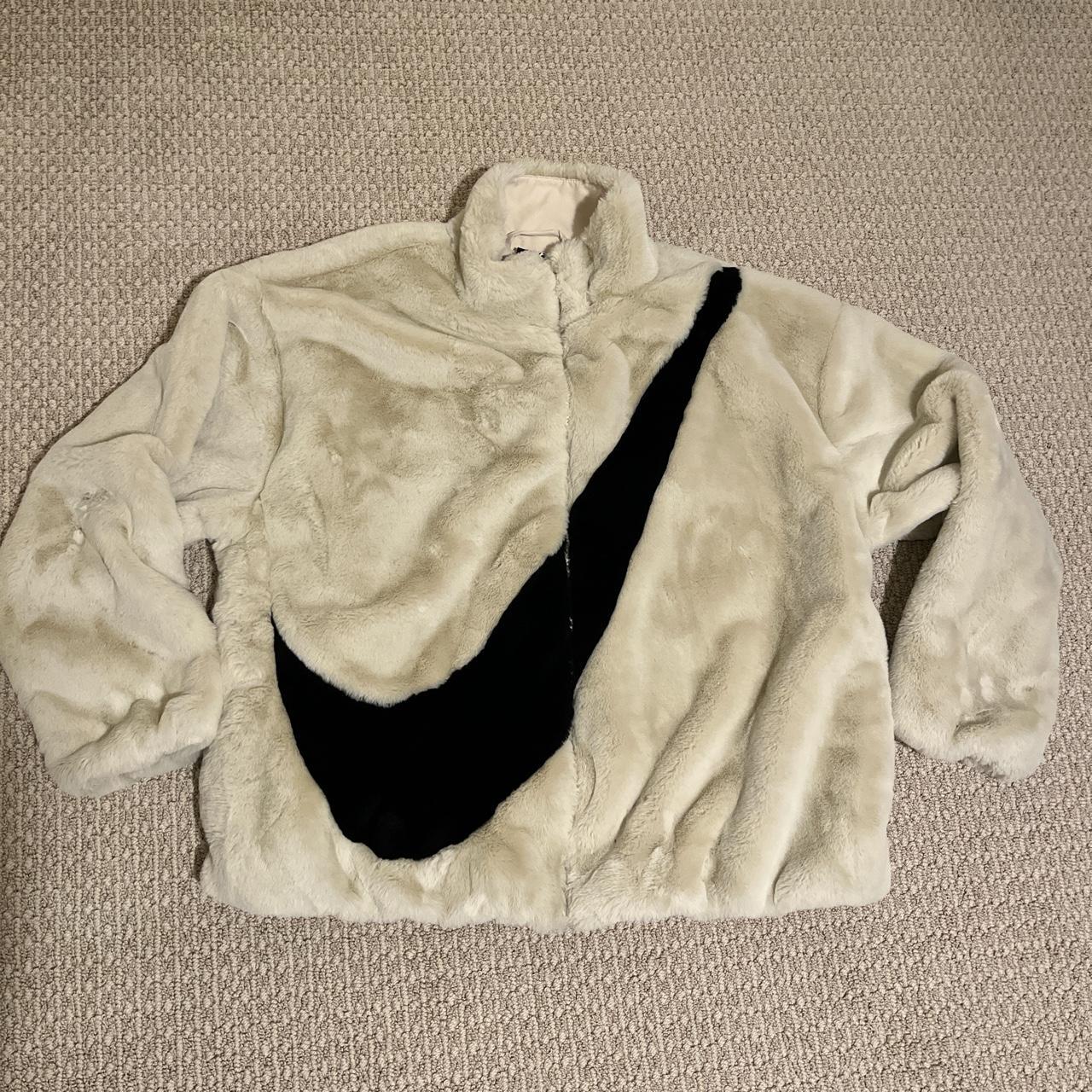 Nike Women's Cream and Black Jacket | Depop