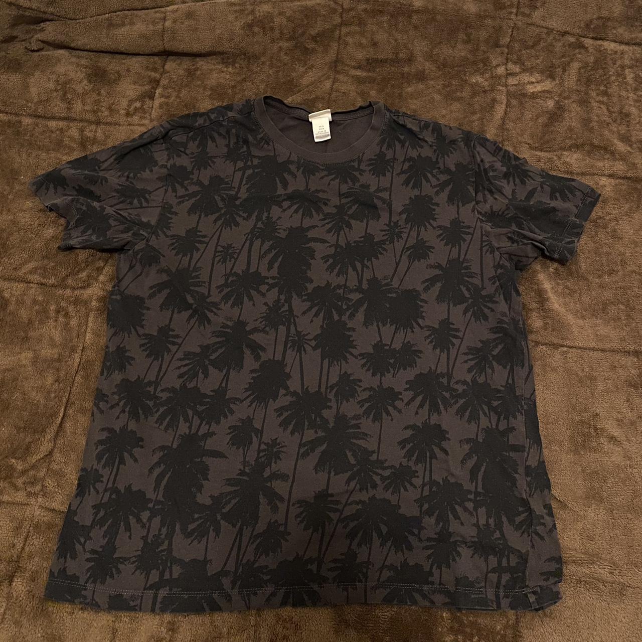 Grey and black palm tree design t shirt. No stains... - Depop