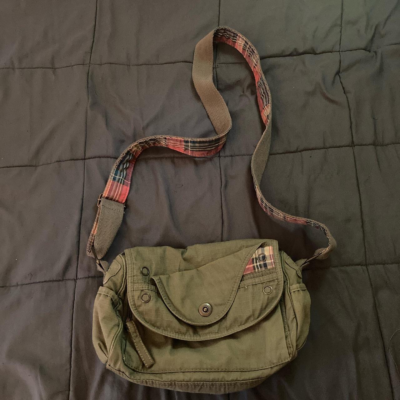 Green mudd crossbody bag #y2k - Depop