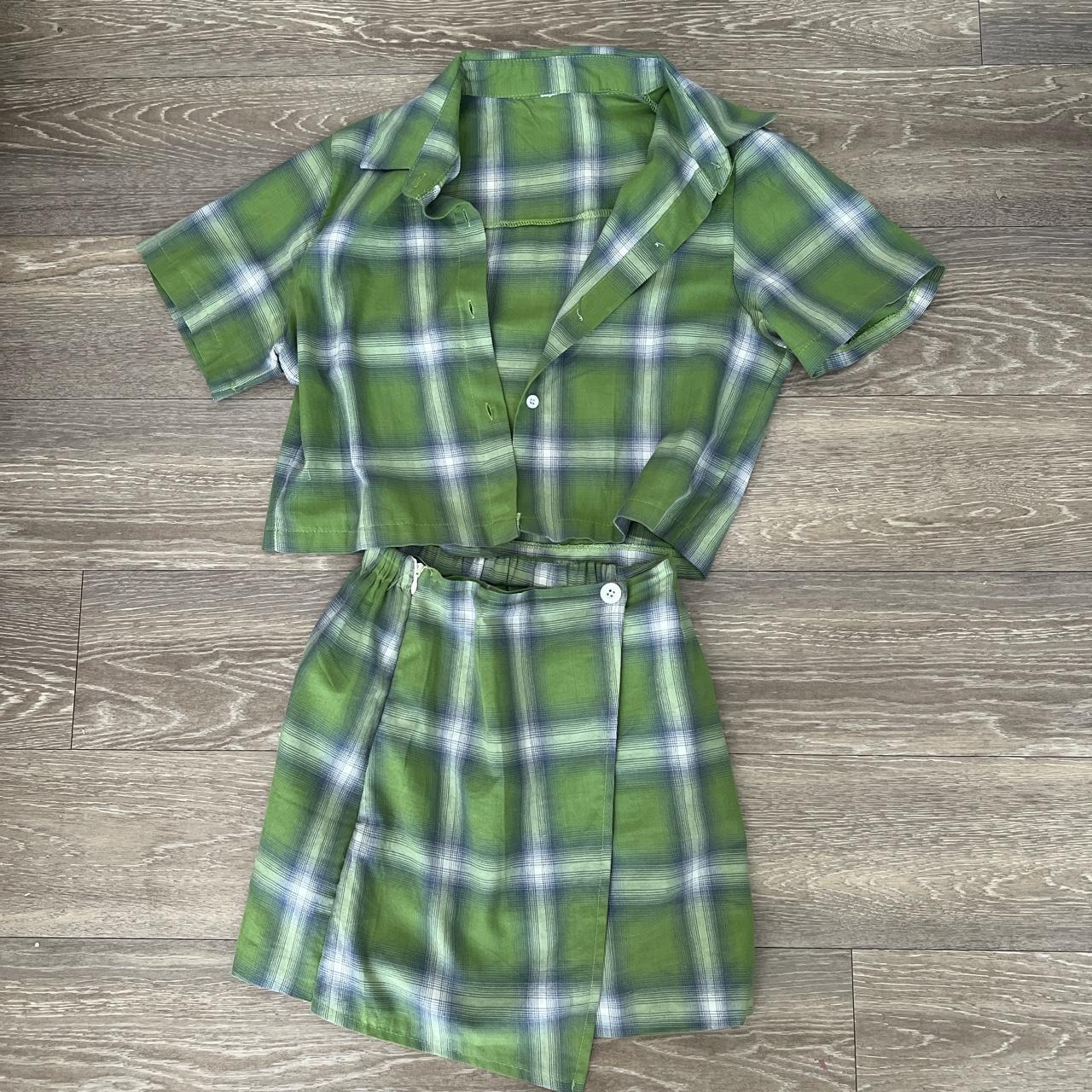 💚 CUTEST PLAID SET 💚 -super flattering... - Depop
