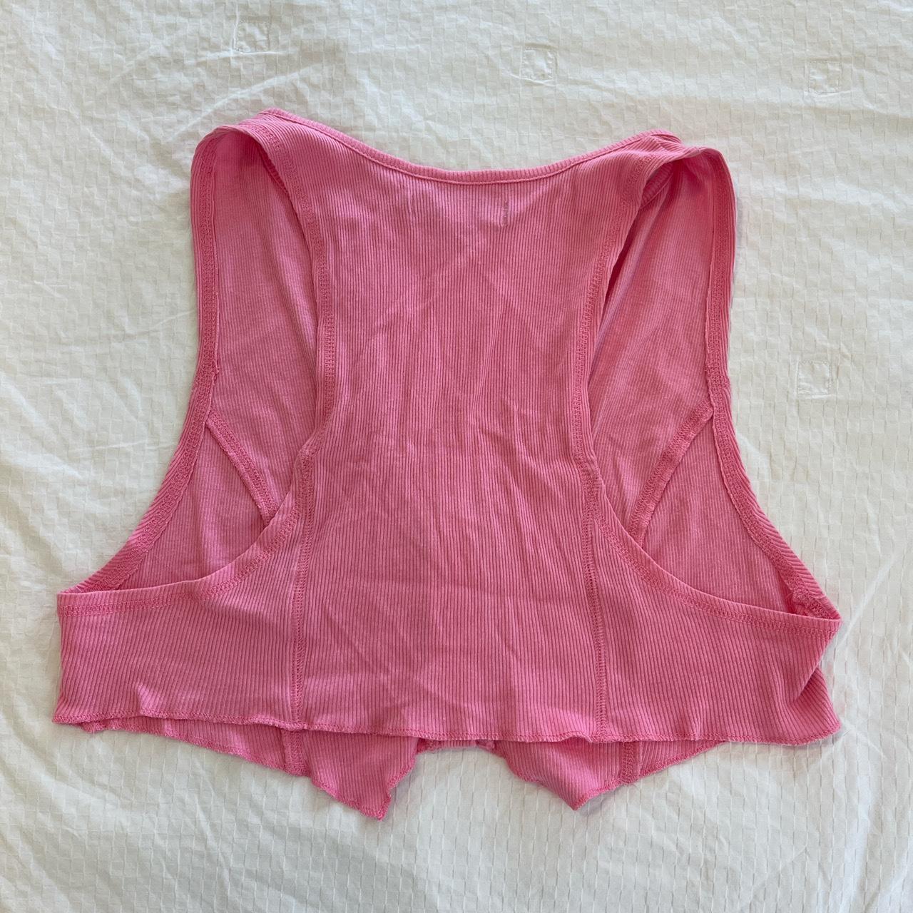 Bubblegum pink crop tank Size large but can fit medium - Depop
