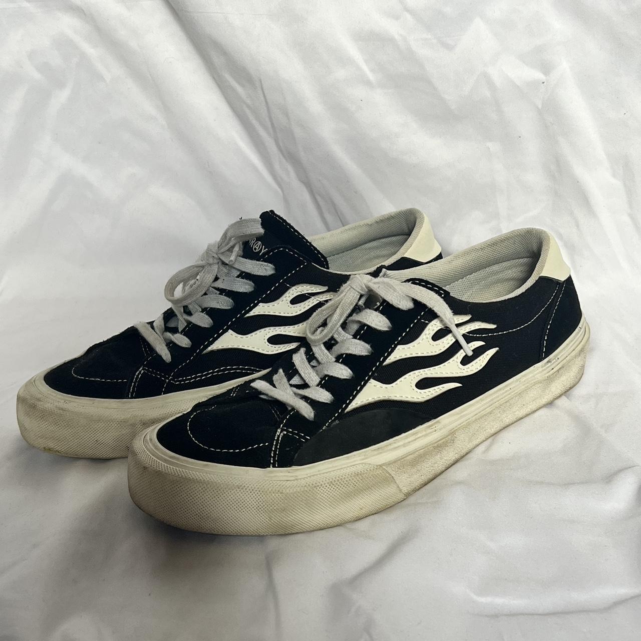 STRAYE Men's Black and White Trainers | Depop