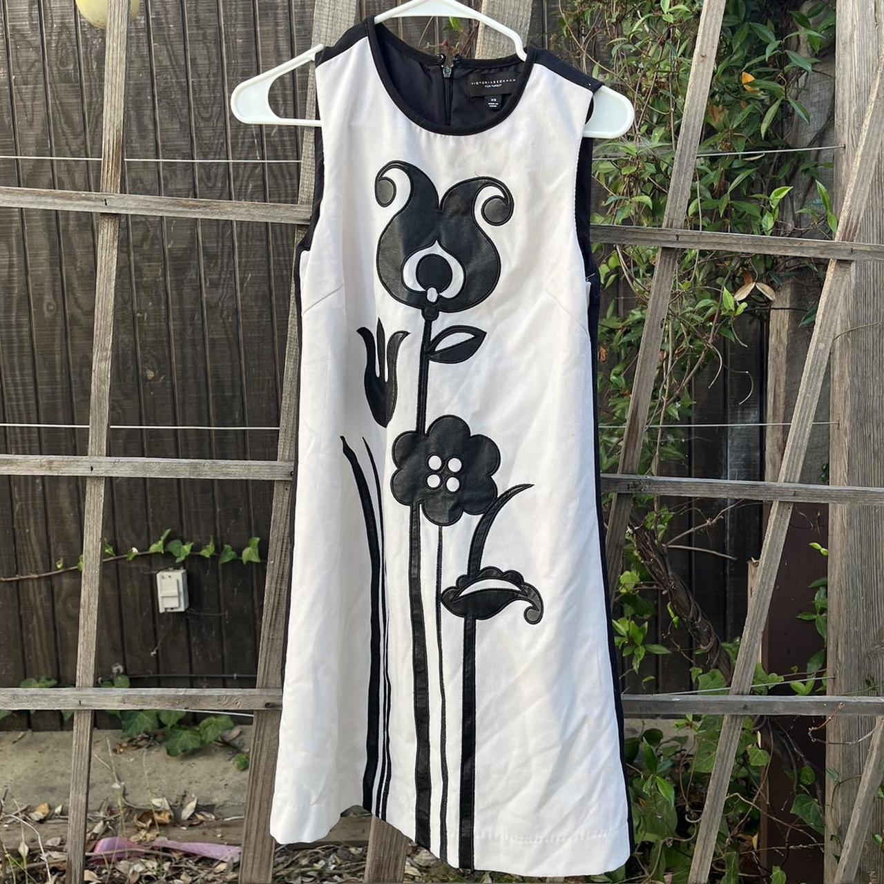 Retro 60s mod style shift dress with bold... - Depop