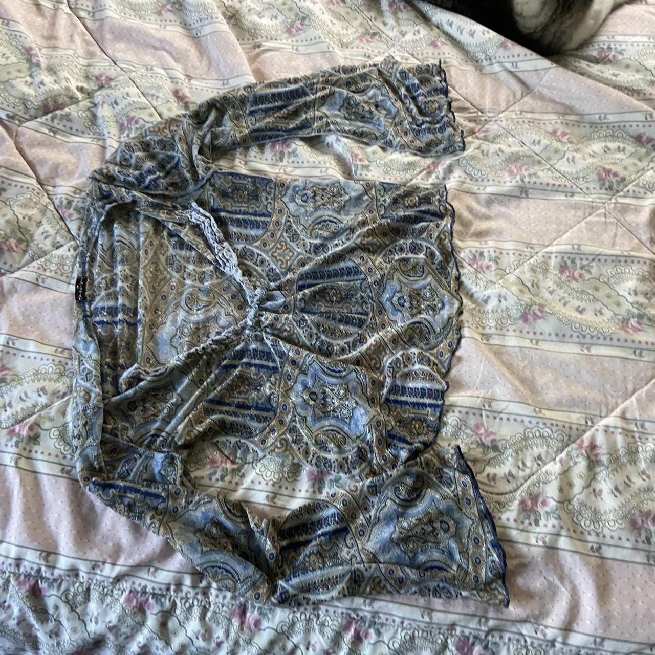 whimsical flare sleeve top - Depop