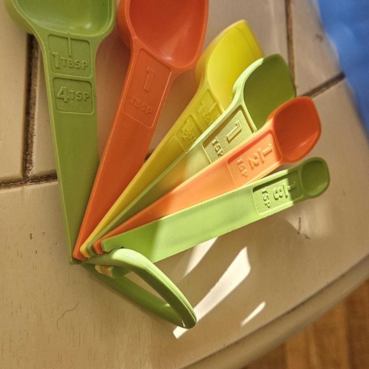 Set of 6 colorful vintage tupperware measuring... | Depop