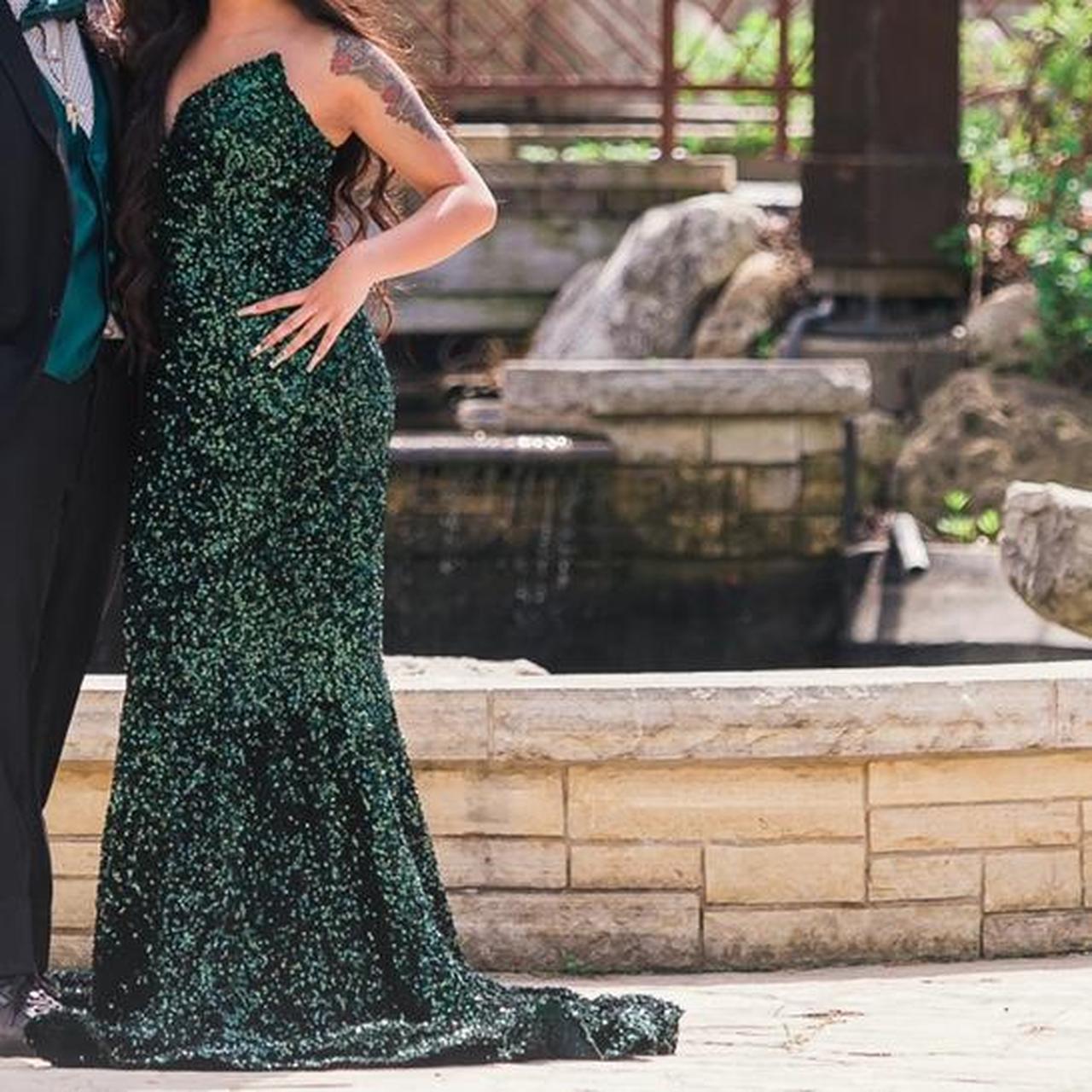 Selling my prom dress 💚 Size 6 Only worn once!... - Depop