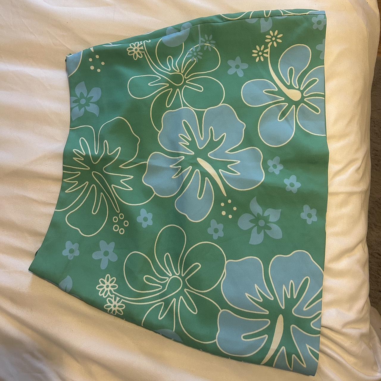 Hawaiian print skirt Never worn but no tags... - Depop